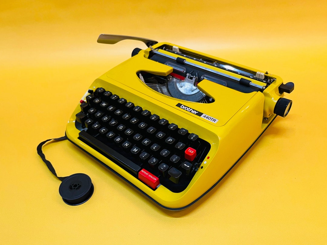 Working Typewriter BROTHER 440 TR Yellow Typewriter With Case Portable ...