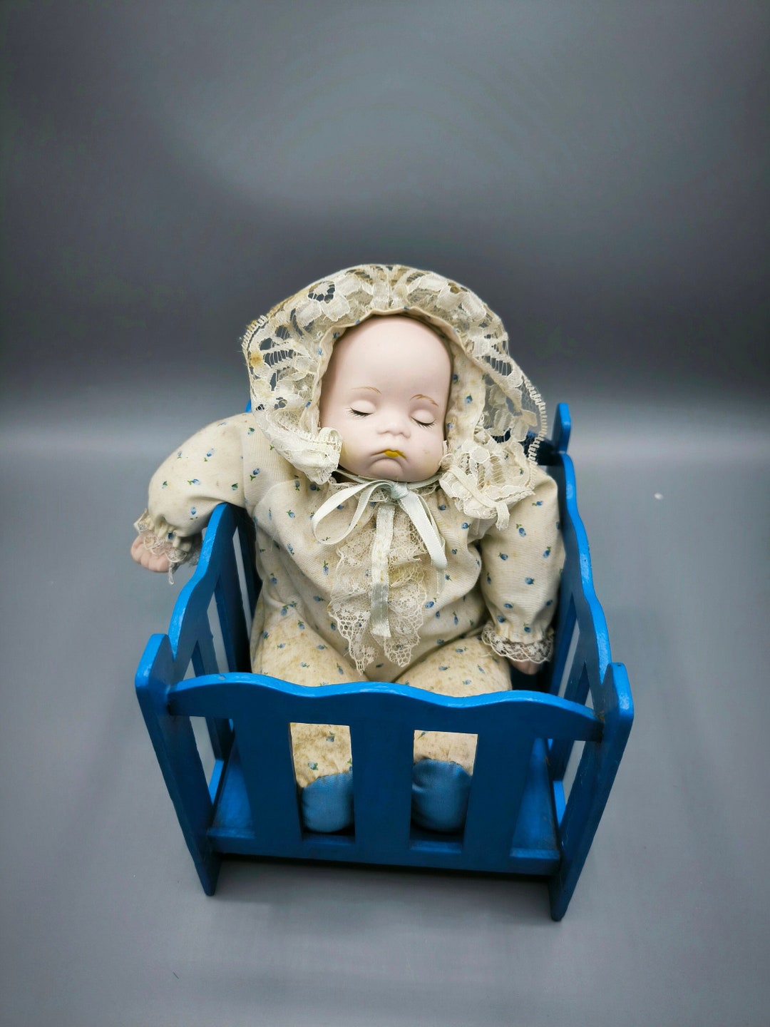 Vintage Musical Baby Doll in Cot, Wind up Porcelain Baby Doll, Rare ...