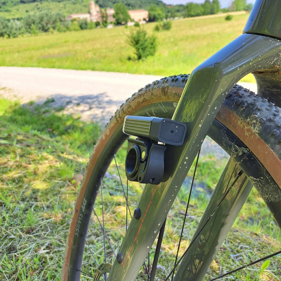 Light Mount for Gravel Fork Bosses MTB Mountain Bike - Fits Onto Any ...