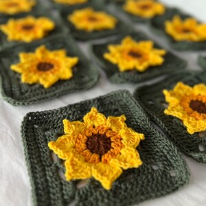 Set of 24 Crochet Granny Square Motifs, 3D Sunflower Patches, Floral ...