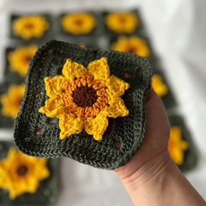 Set of 24 Crochet Granny Square Motifs, 3D Sunflower Patches, Floral ...