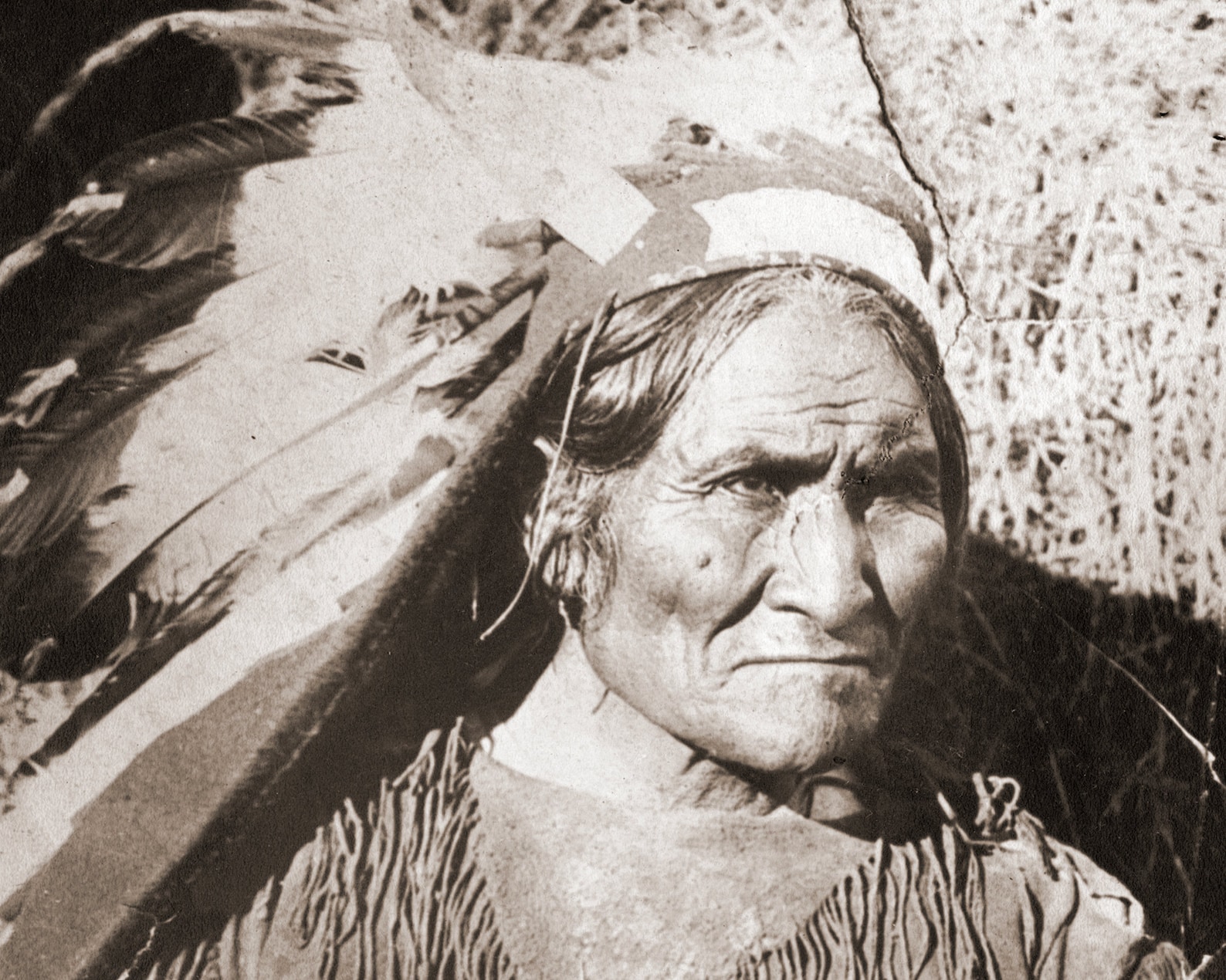 Apache Chief Geronimo Portrait Holding Revolver, Apache Indians ...