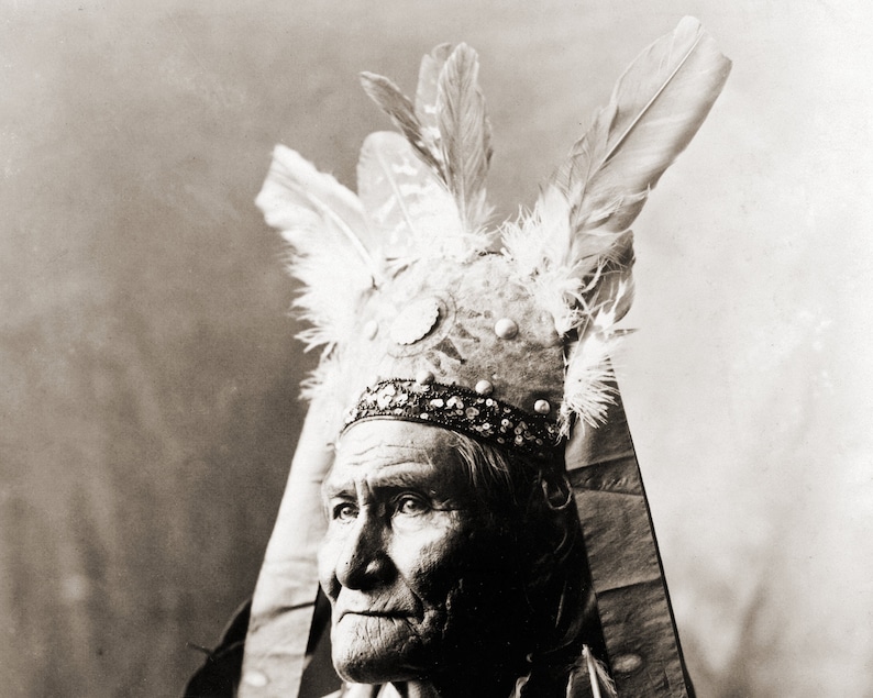 Geronimo Portrait Apache Chief Wearing Headdress, Geronimo Photo ...