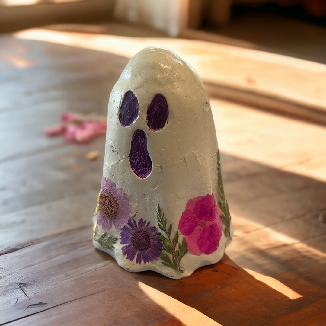 Ghost W Dried Flowers Figurine | Pastel Halloween | Home Décor - Etsy
