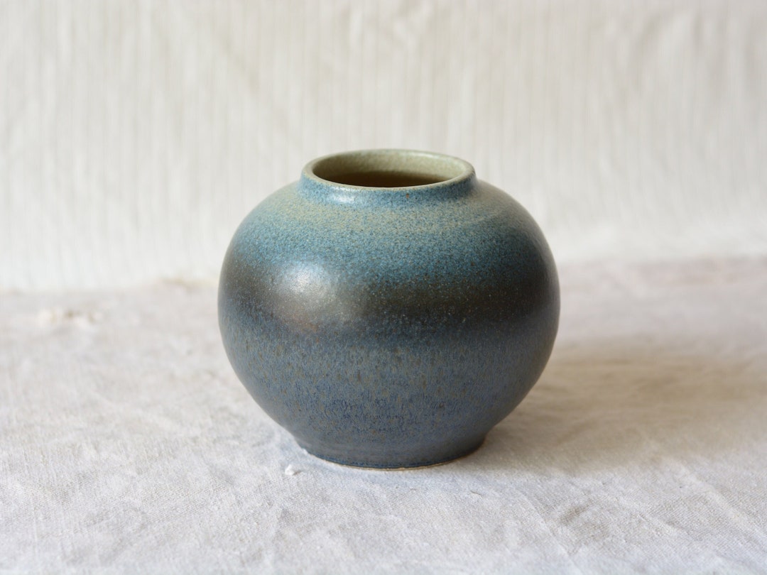 Round Shaded Blue Vase | Devica Portugal - Etsy