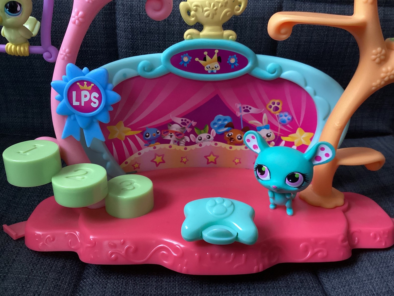 Vintage or Retired Adorable Littlest Pet LPS Shop Pet Circus With a ...