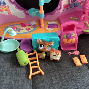 Retired Adorable Littlest Pet Shop LPS Large Tail Waggin Fitness Centre ...