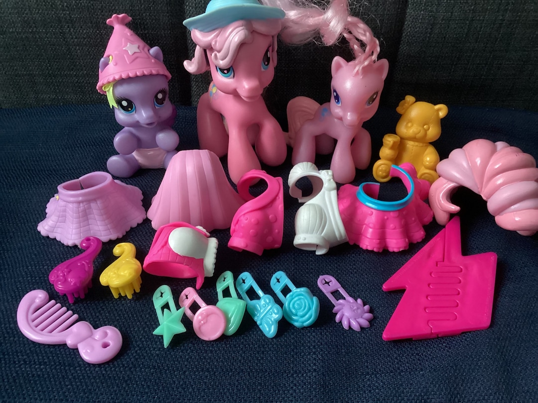 My Little Pony MLP Collection of Ponies With Hats, Clothes, Combs ...