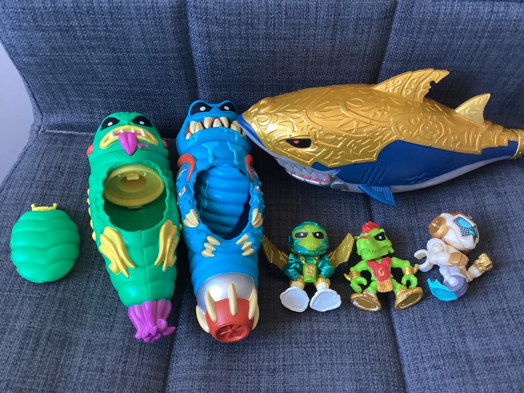 Retired Moose Treasure X Aliens and Shark With Play Figures, Some Flaws ...