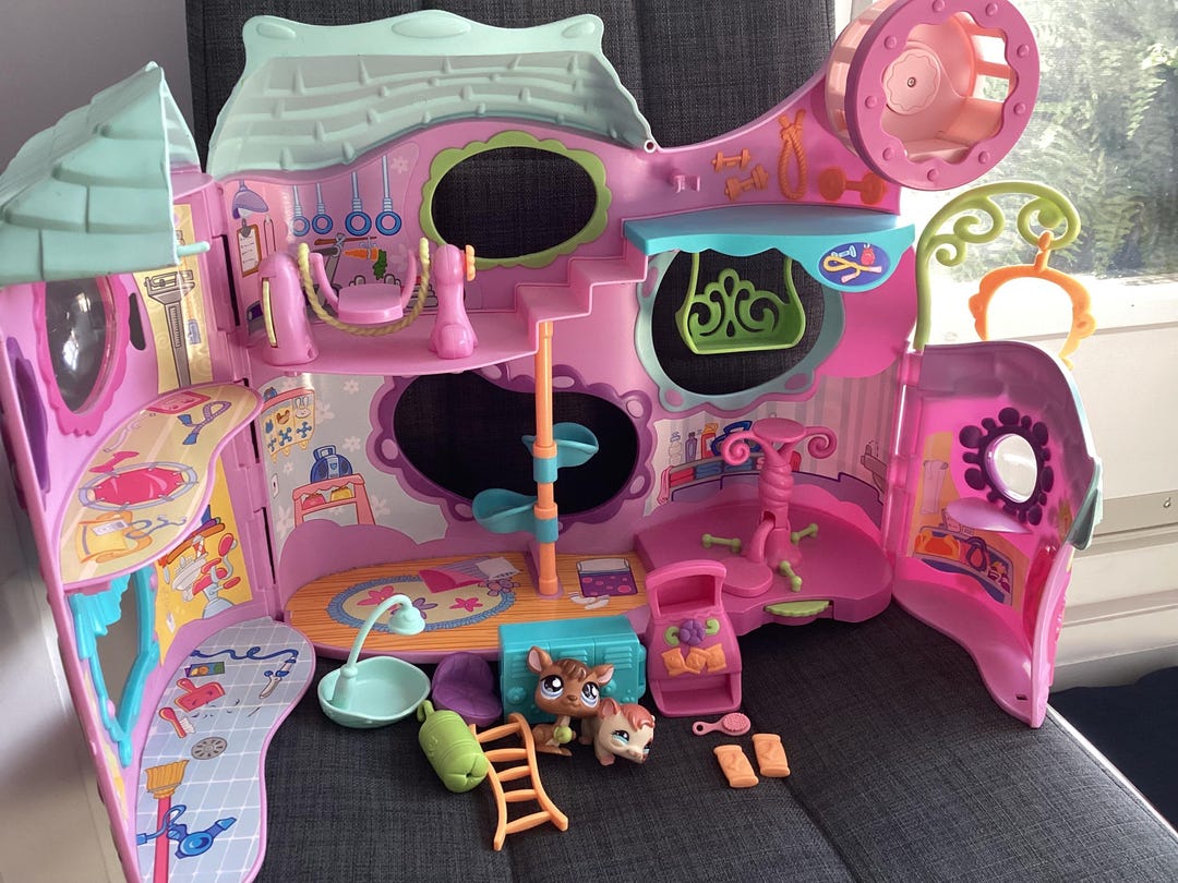 Retired Adorable Littlest Pet Shop LPS Large Tail Waggin Fitness Centre ...