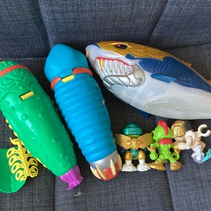 Retired Moose Treasure X Aliens and Shark With Play Figures, Some Flaws ...