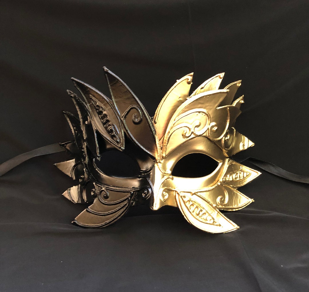 Hawk Masquerade Mask Venetian Bird Mask Black And Gold Etsy