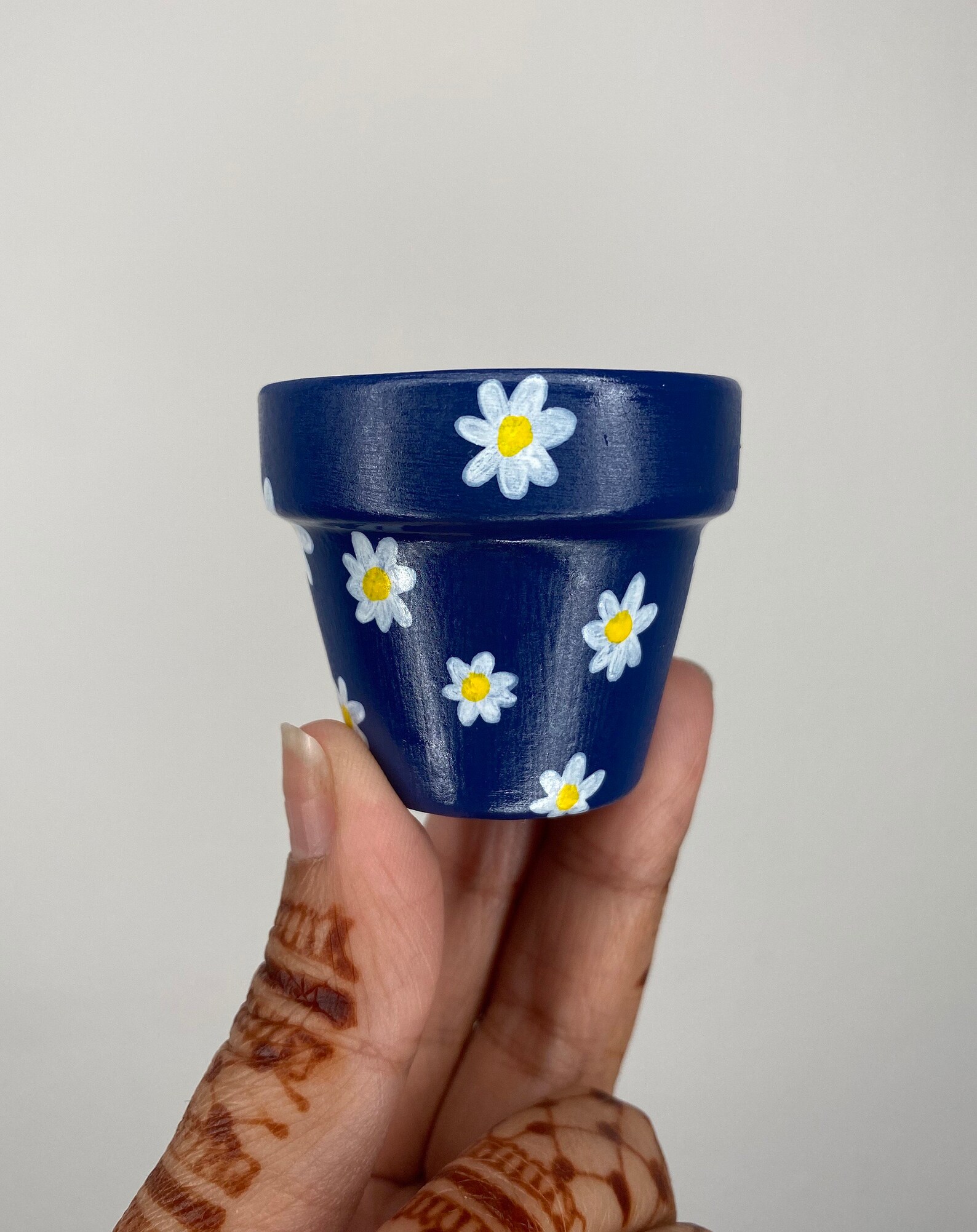 Hand Painted Mini Daisy Pot | Party Favor, Bridal Shower - Etsy