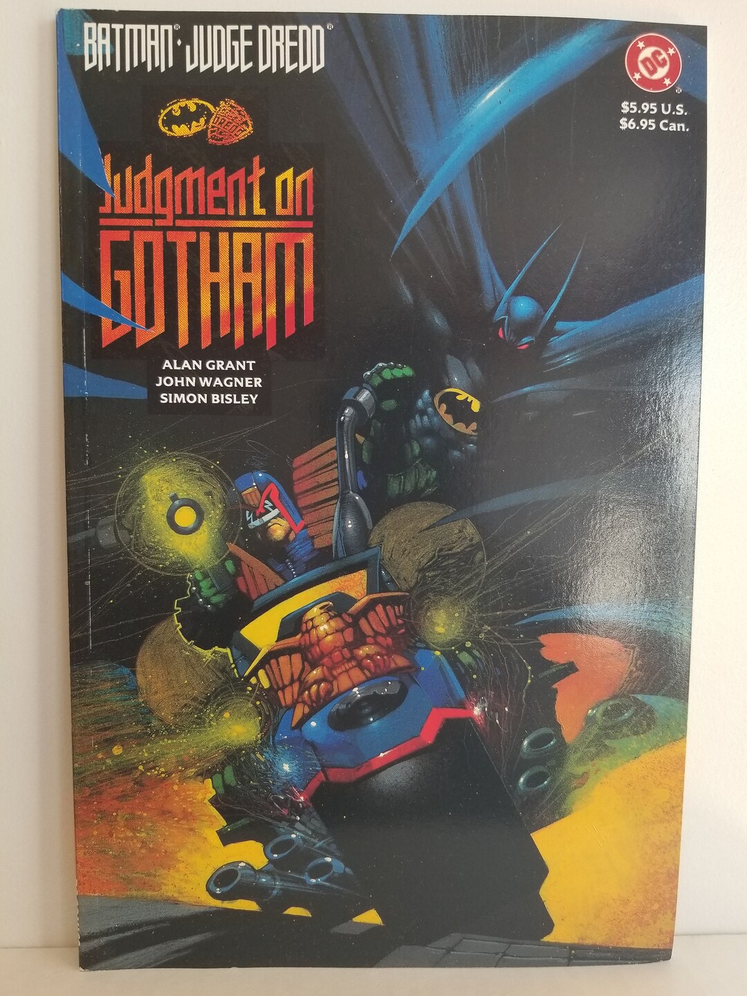 Batman Judge Dredd : Judgement on Gotham by Alan Grant and John Wagner ...