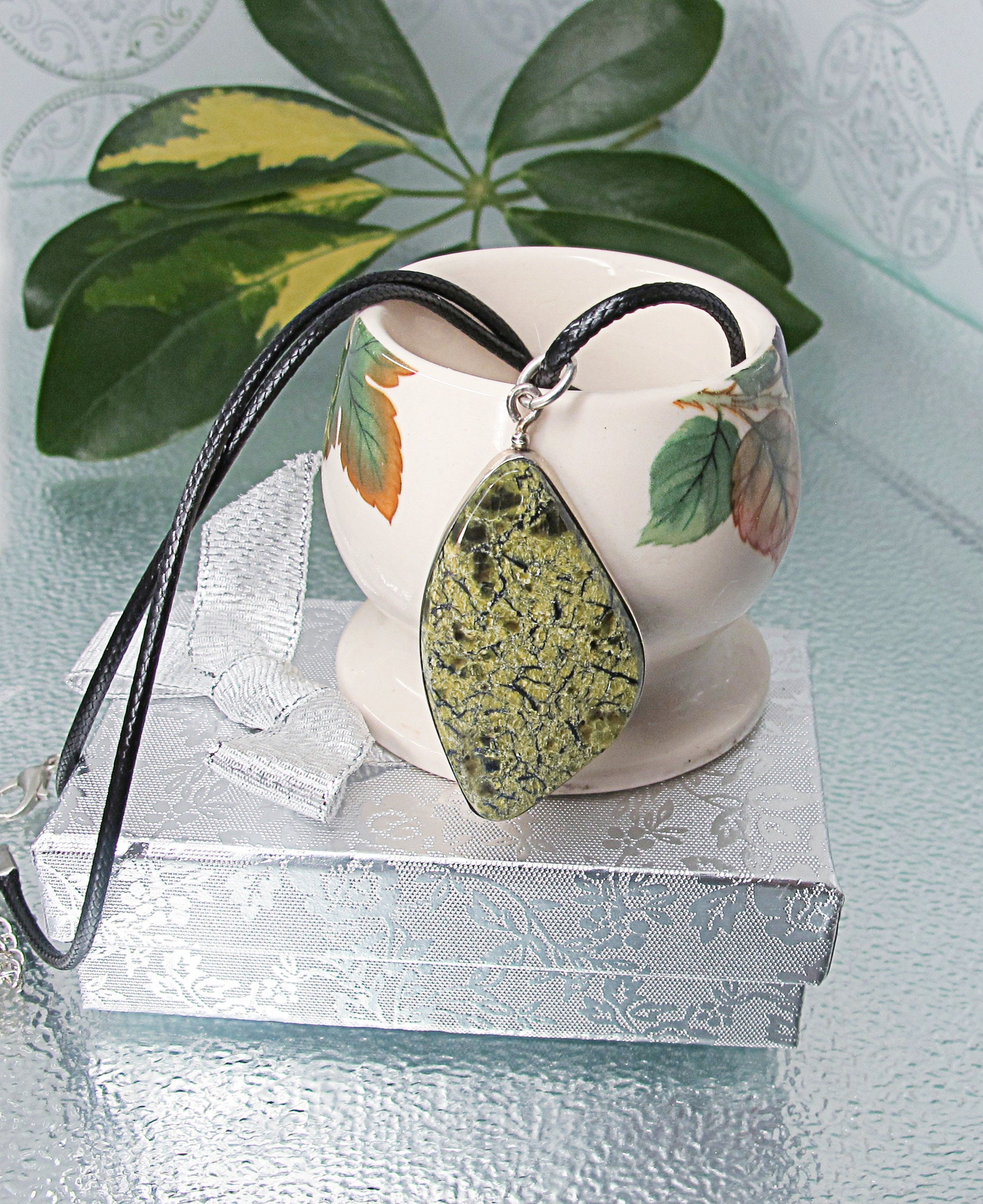 Serpentine Pendant Necklace. Serpentine Snake Skin Gemstone. New Jade ...
