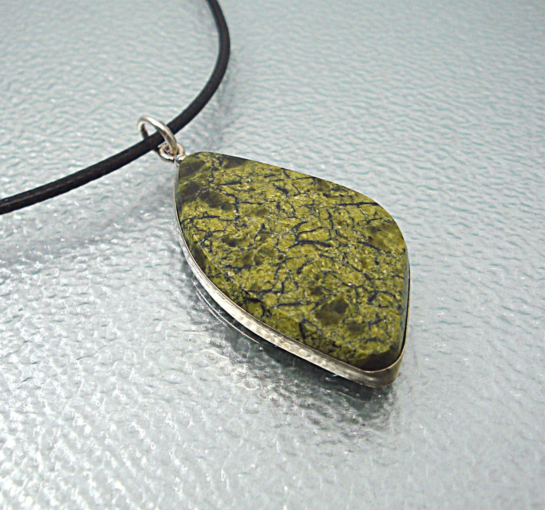 Serpentine Pendant Necklace. Serpentine Snake Skin Gemstone. New Jade ...