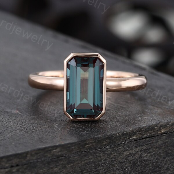 Unique Alexandrite Bezel Ring - Etsy