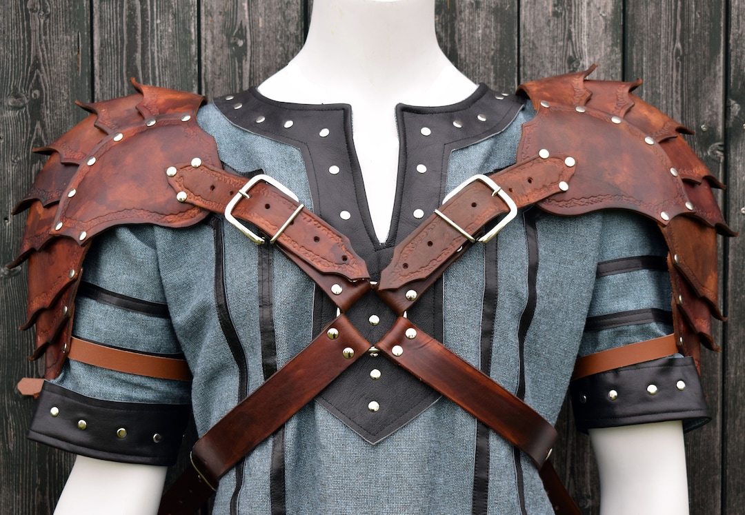 Double Pauldron Mit Kreuz Riemen Aus Braunem Oder Schwarzem Leder ...