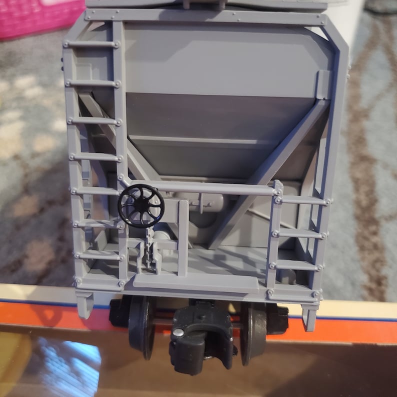 Lionel6-17009 New York Central Two-bay Covered Hopper Car Used Once or ...