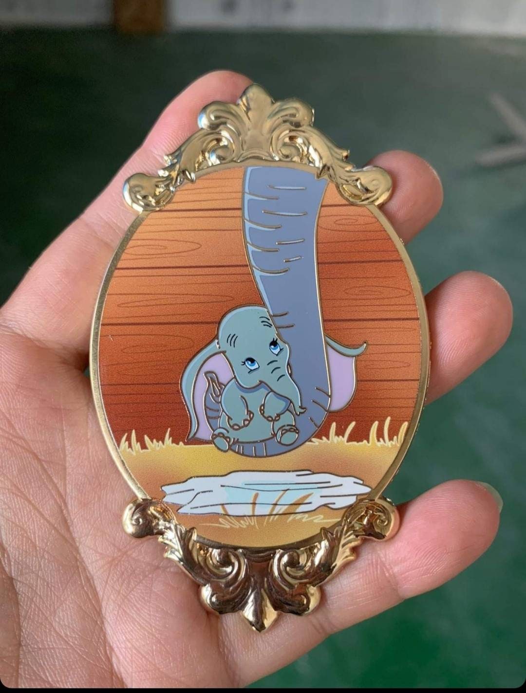 Pin's Dumbo - Etsy