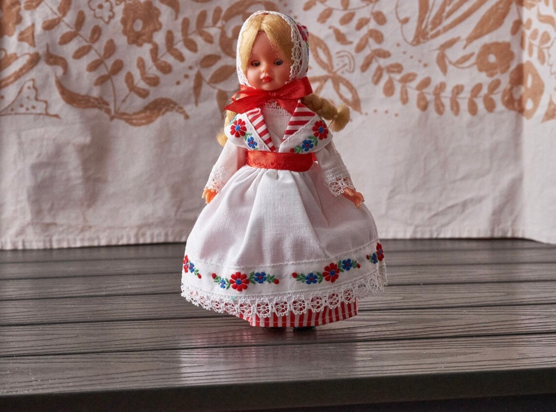 Collectible Vintage Scandinavian Swedish Folk Doll in National Costume ...
