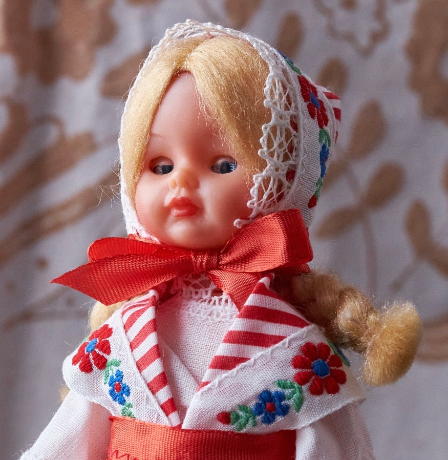 Collectible Vintage Scandinavian Swedish Folk Doll in National Costume ...