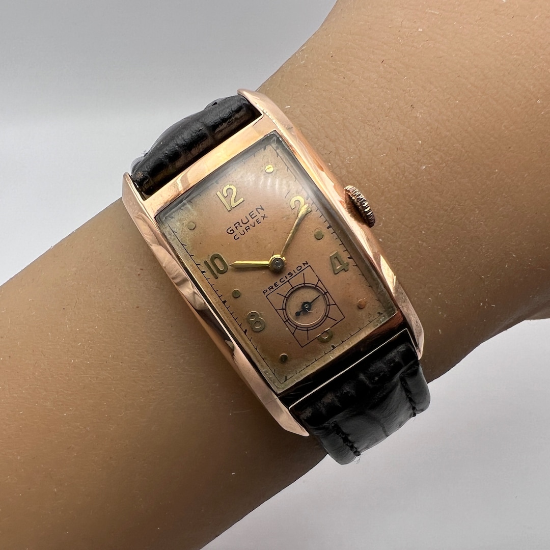C. 1945 Collectible and Original 14k Rose Gold Mid-century Gruen Curvex ...