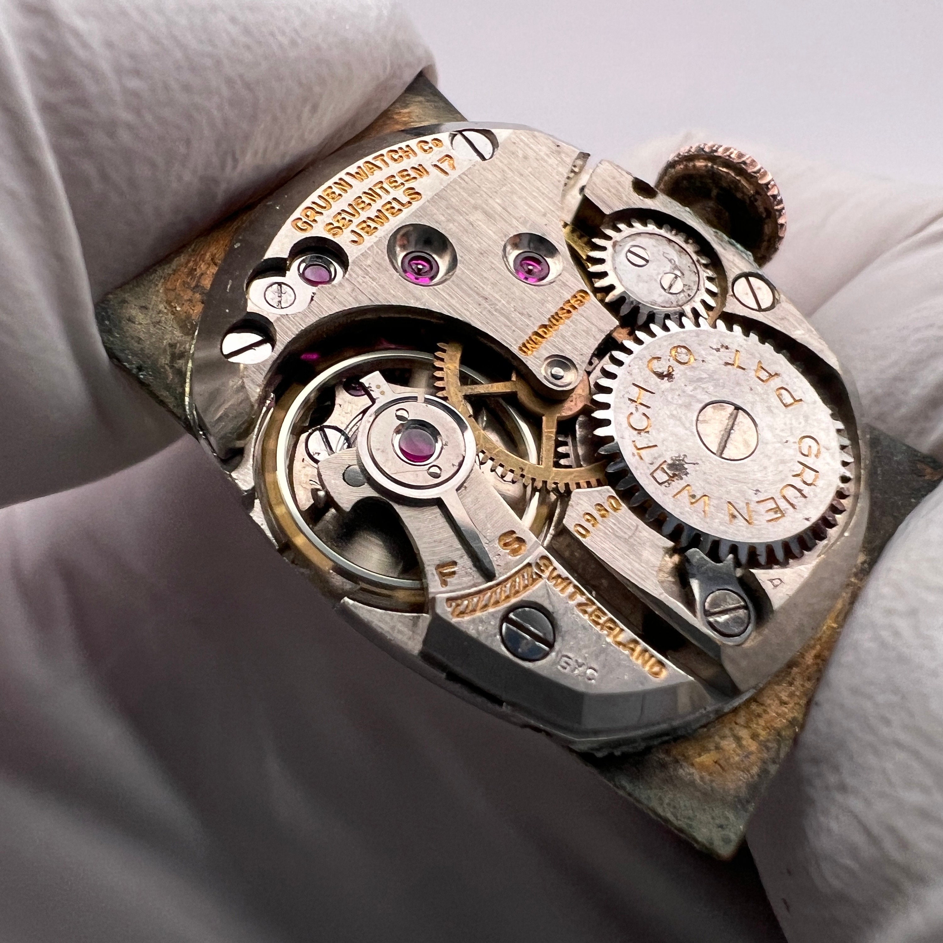 C. 1945 Collectible and Original 14k Rose Gold Mid-century Gruen Curvex ...