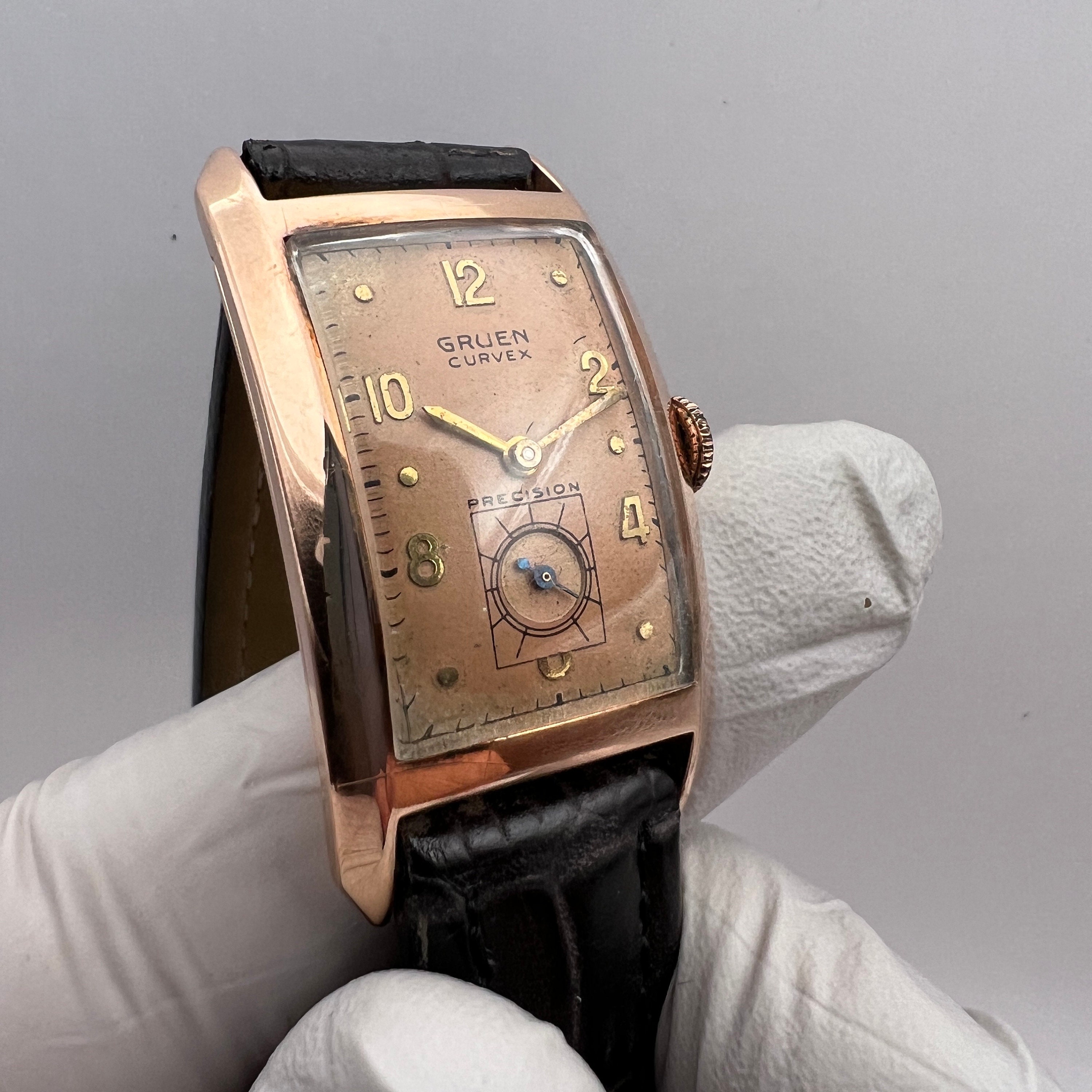 C. 1945 Collectible and Original 14k Rose Gold Mid-century Gruen Curvex ...
