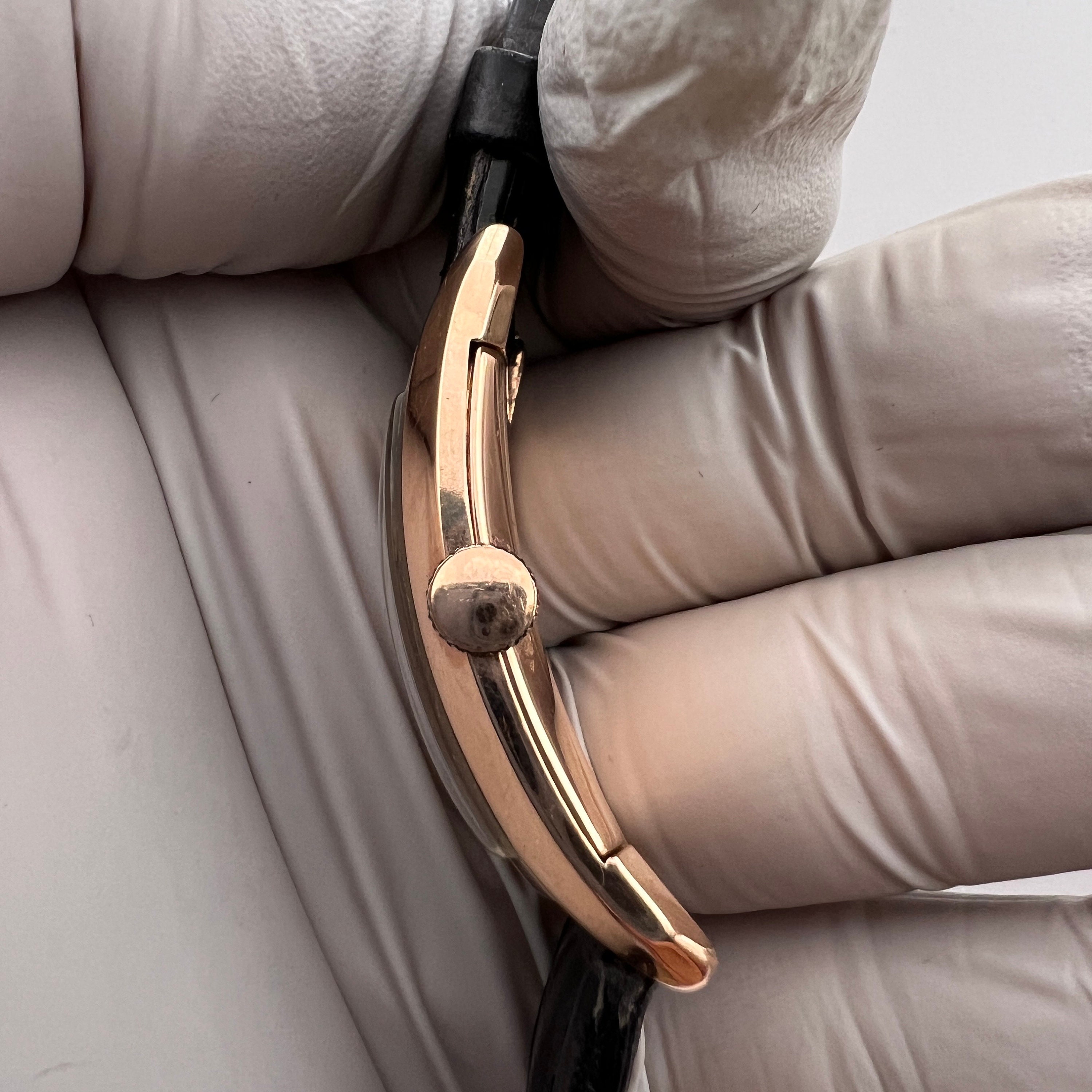 C. 1945 Collectible and Original 14k Rose Gold Mid-century Gruen Curvex ...