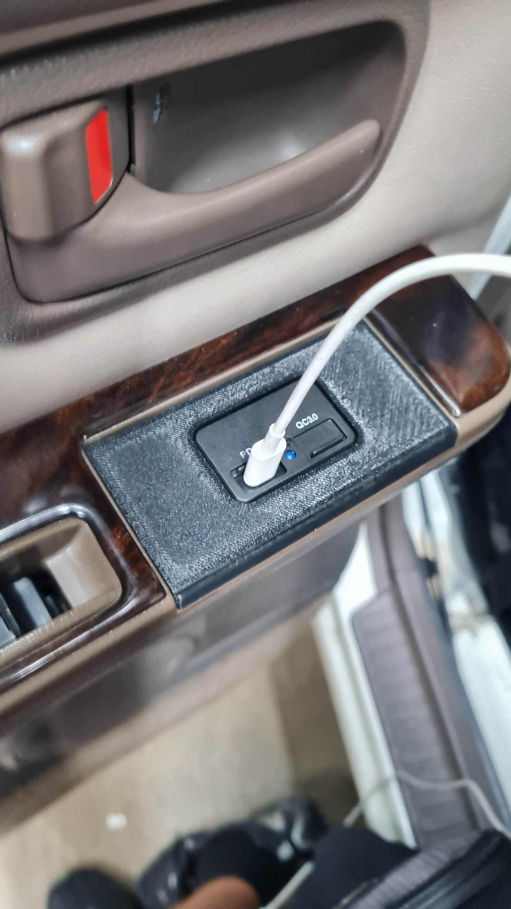 Toyota Land Cruiser 80 Series 2nd Row USB Port Armrest Ashtray ...