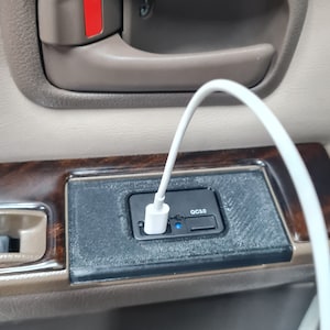 Toyota Land Cruiser 80 Series 2nd Row USB Port Armrest Ashtray ...