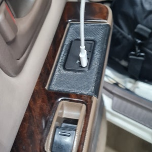 Toyota Land Cruiser 80 Series 2nd Row USB Port Armrest Ashtray ...