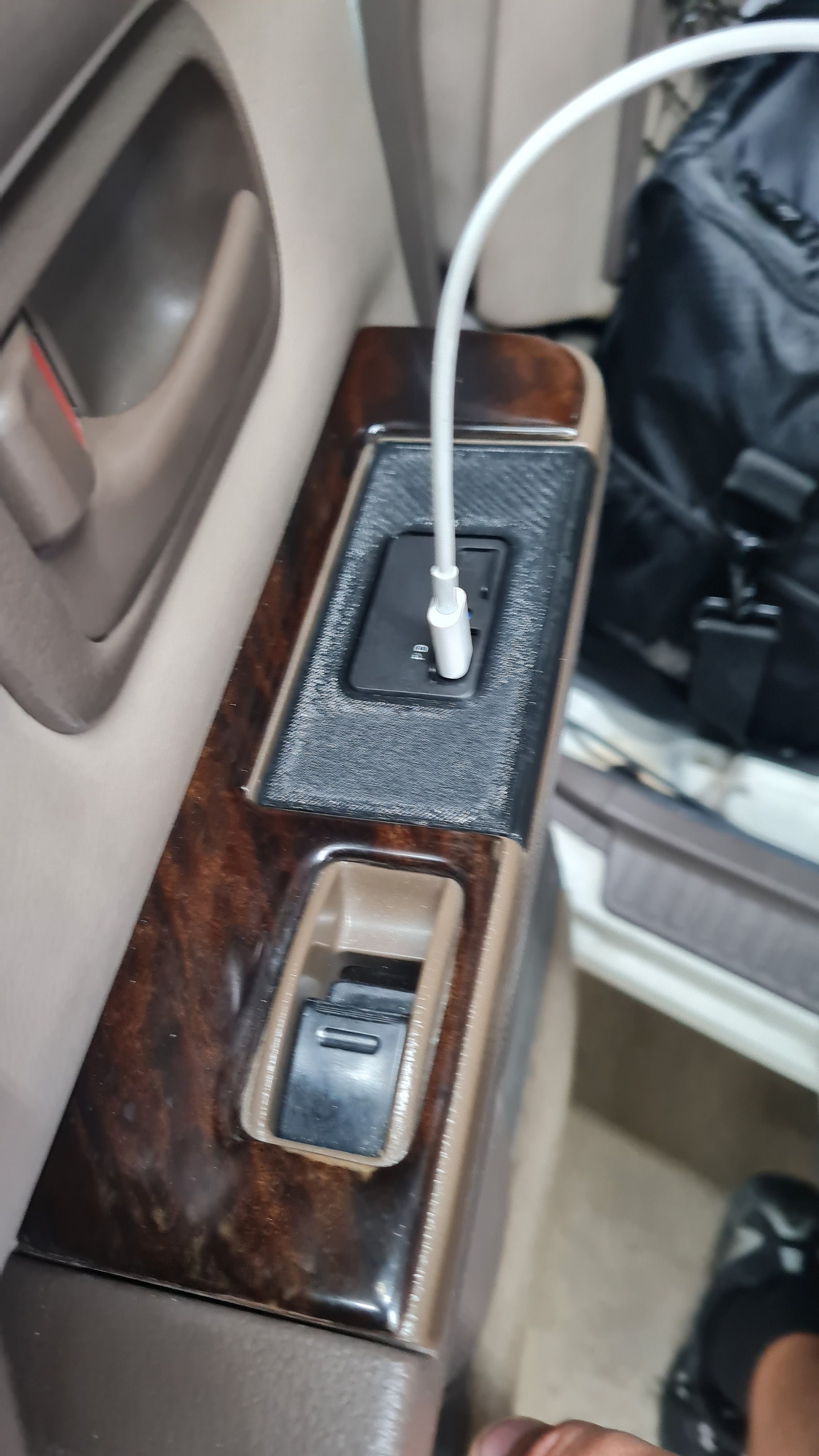 Toyota Land Cruiser 80 Series 2nd Row USB Port Armrest Ashtray ...