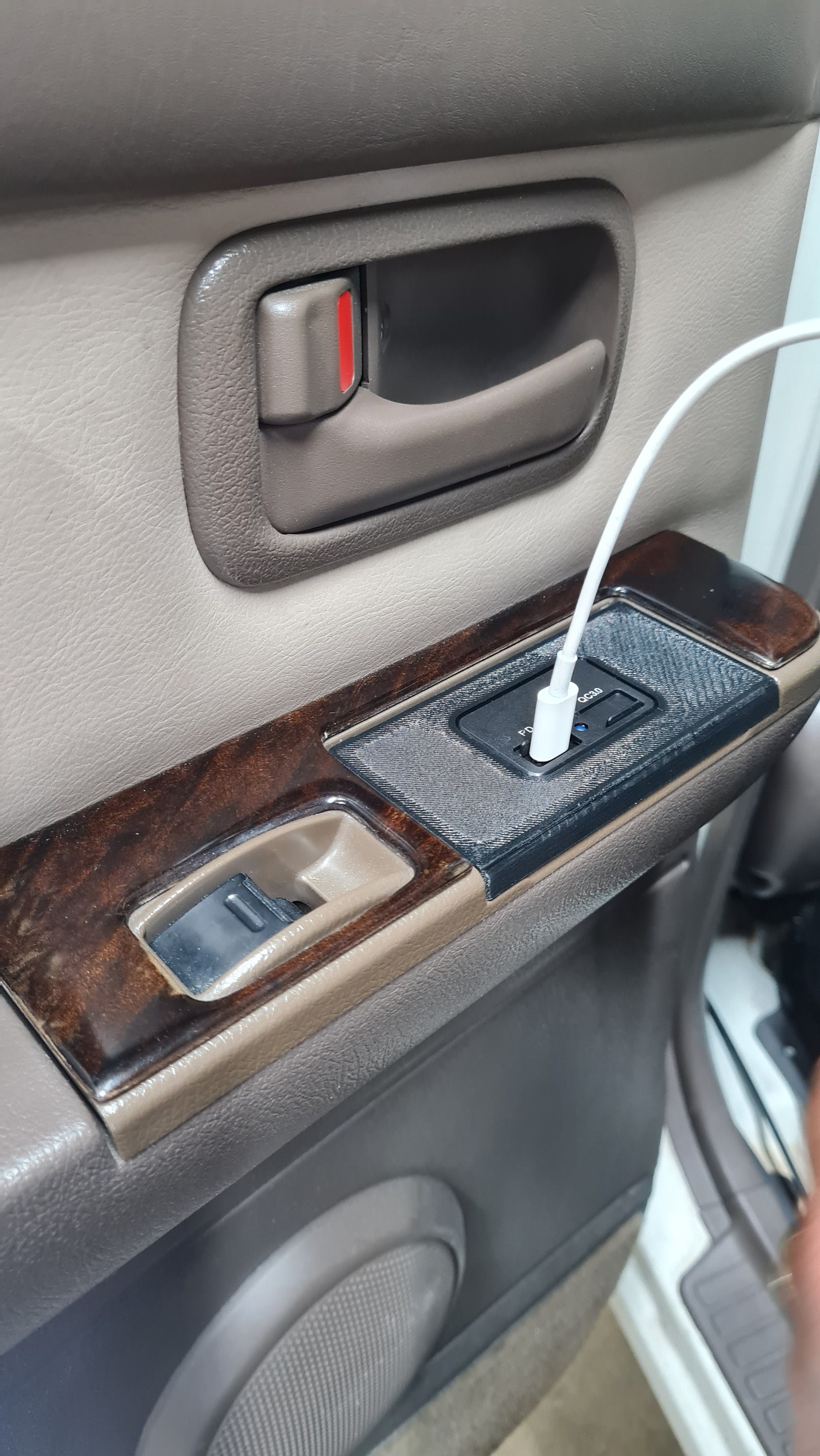 Toyota Land Cruiser 80 Series 2nd Row USB Port Armrest Ashtray ...