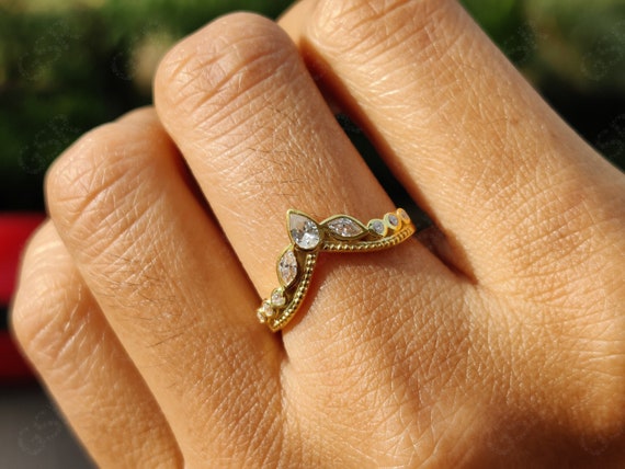 Royal Vintage Chevron Band / V Shape Chevron Wedding Ring / - Etsy