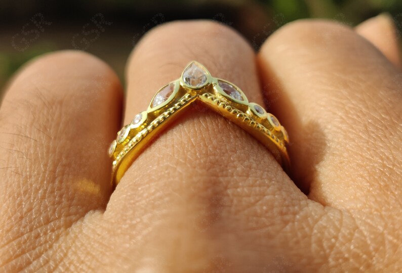 Royal Vintage Chevron Band / V Shape Chevron Wedding Ring / - Etsy