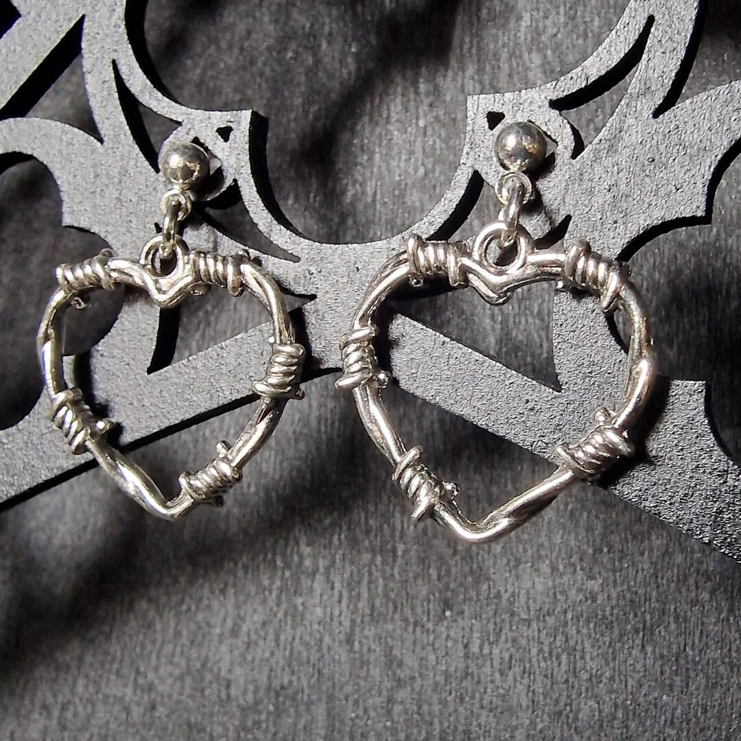 Love Hurts, Barbed Heart, Barbed Wire, Punk. Gothic, Alternative, Witch ...