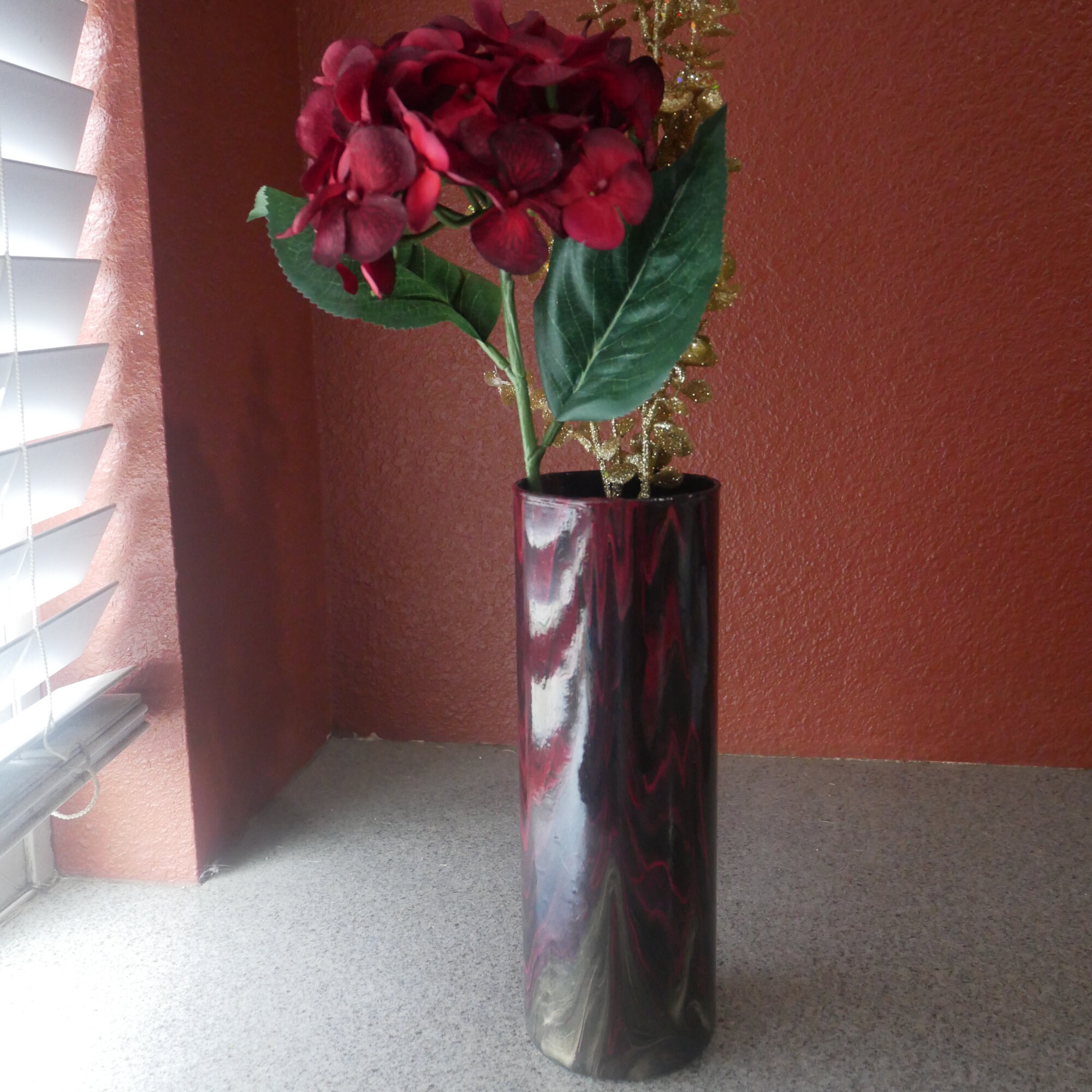 Acrylic Pour Vase, Romantic Vase, Red and Black Vases, Vase for Flowers ...