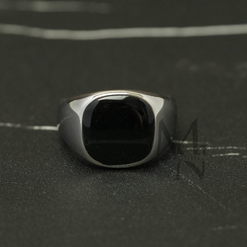 Cushion Square Signet Ring - Etsy