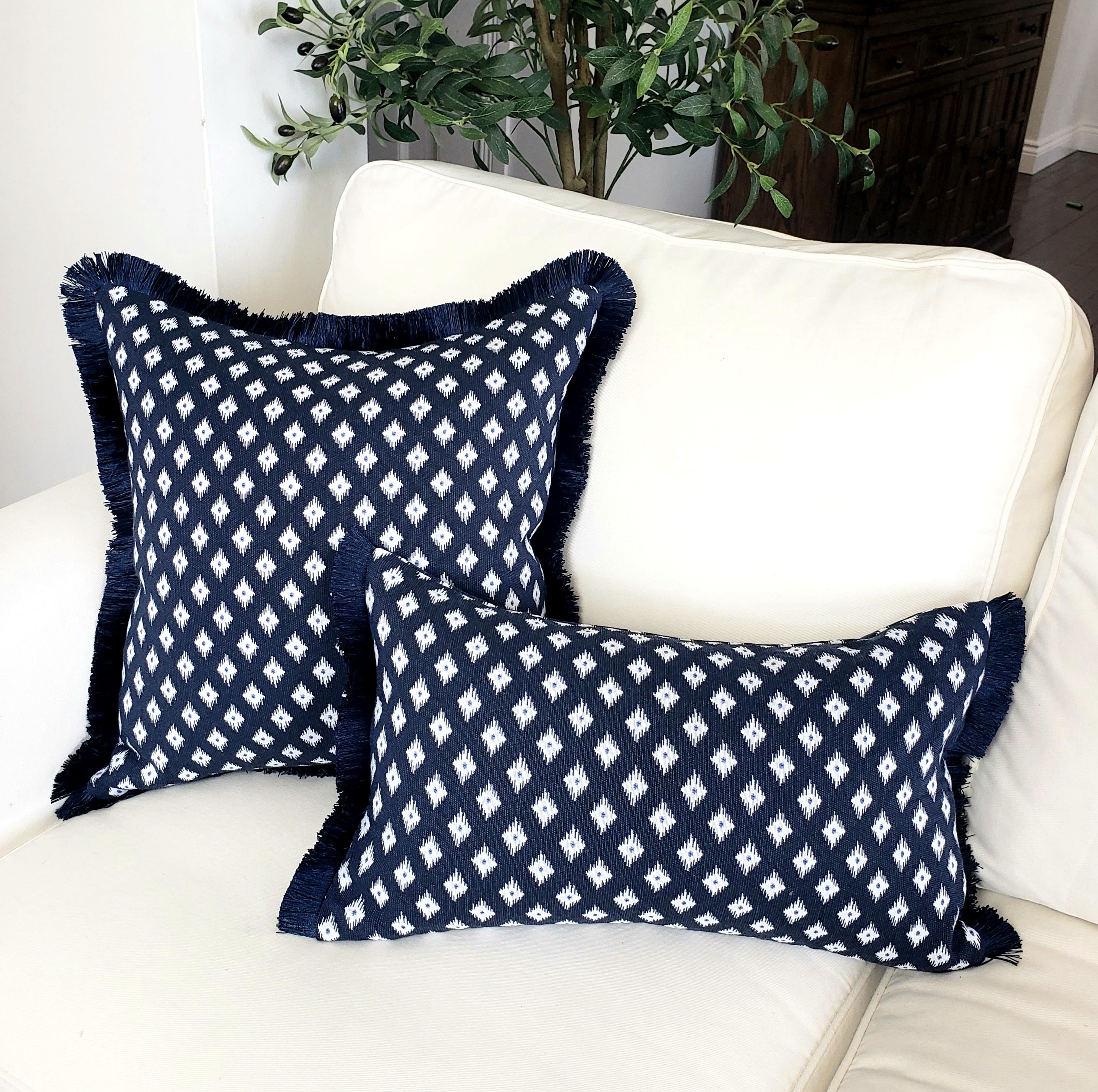Blue and White Hamptons Style Pillow Cover. Luxury Navy and White ...