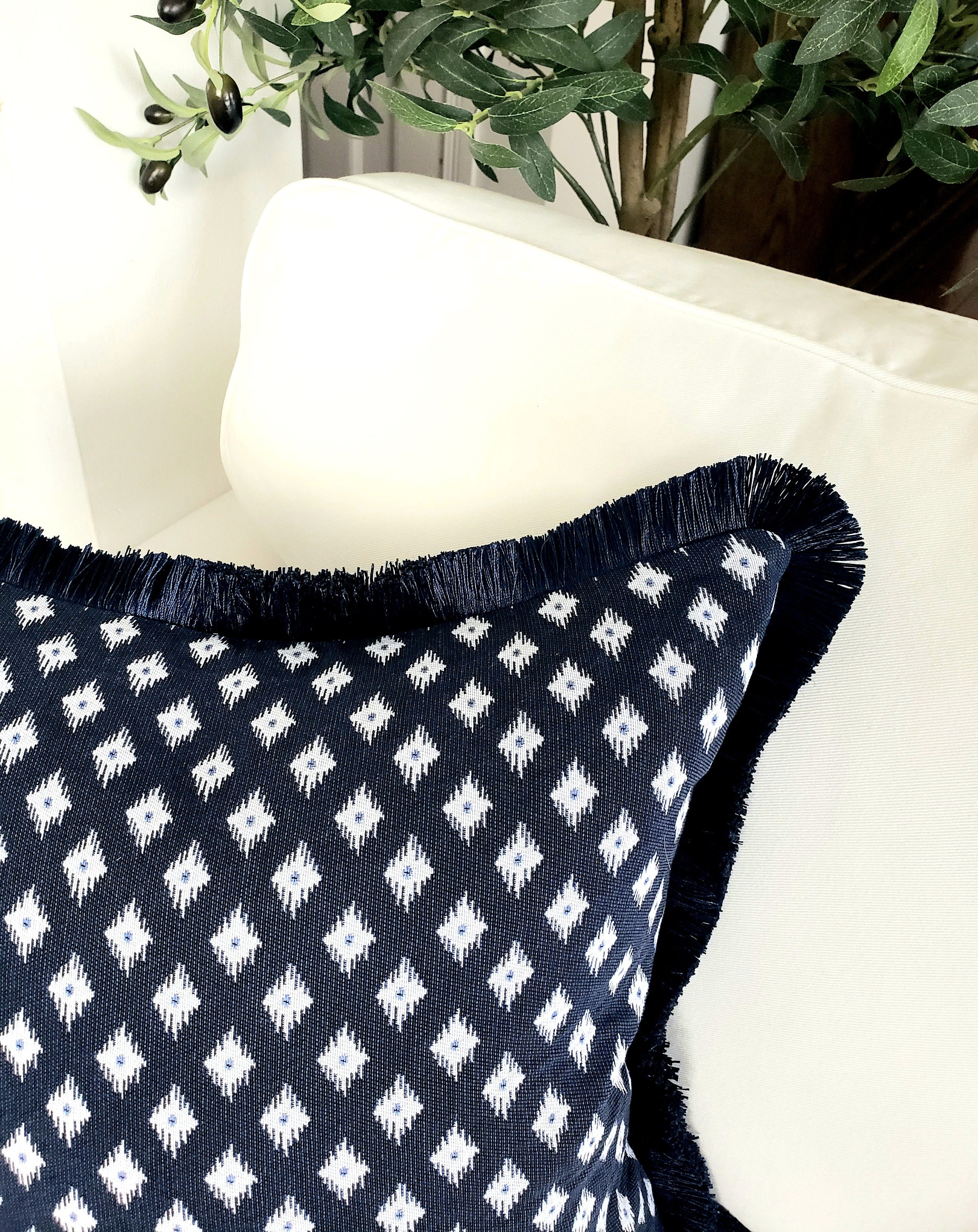 Blue and White Hamptons Style Pillow Cover. Luxury Navy and White ...