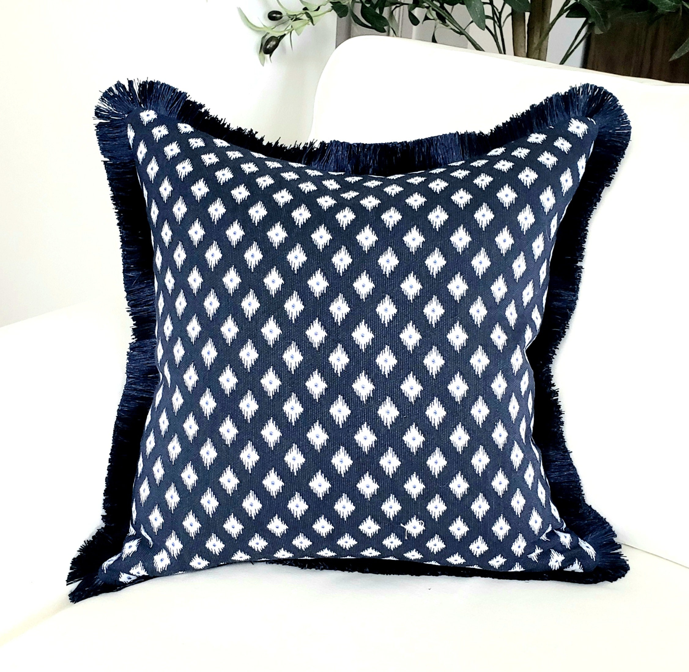 Blue and White Hamptons Style Pillow Cover. Luxury Navy and White ...