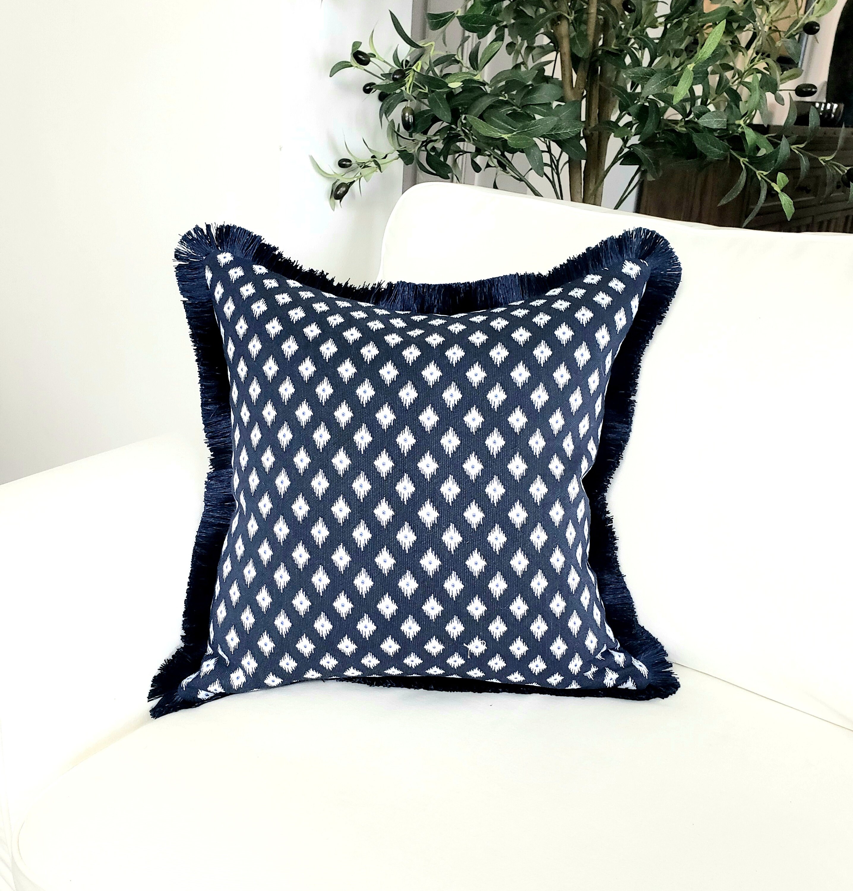 Blue and White Hamptons Style Pillow Cover. Luxury Navy and White ...