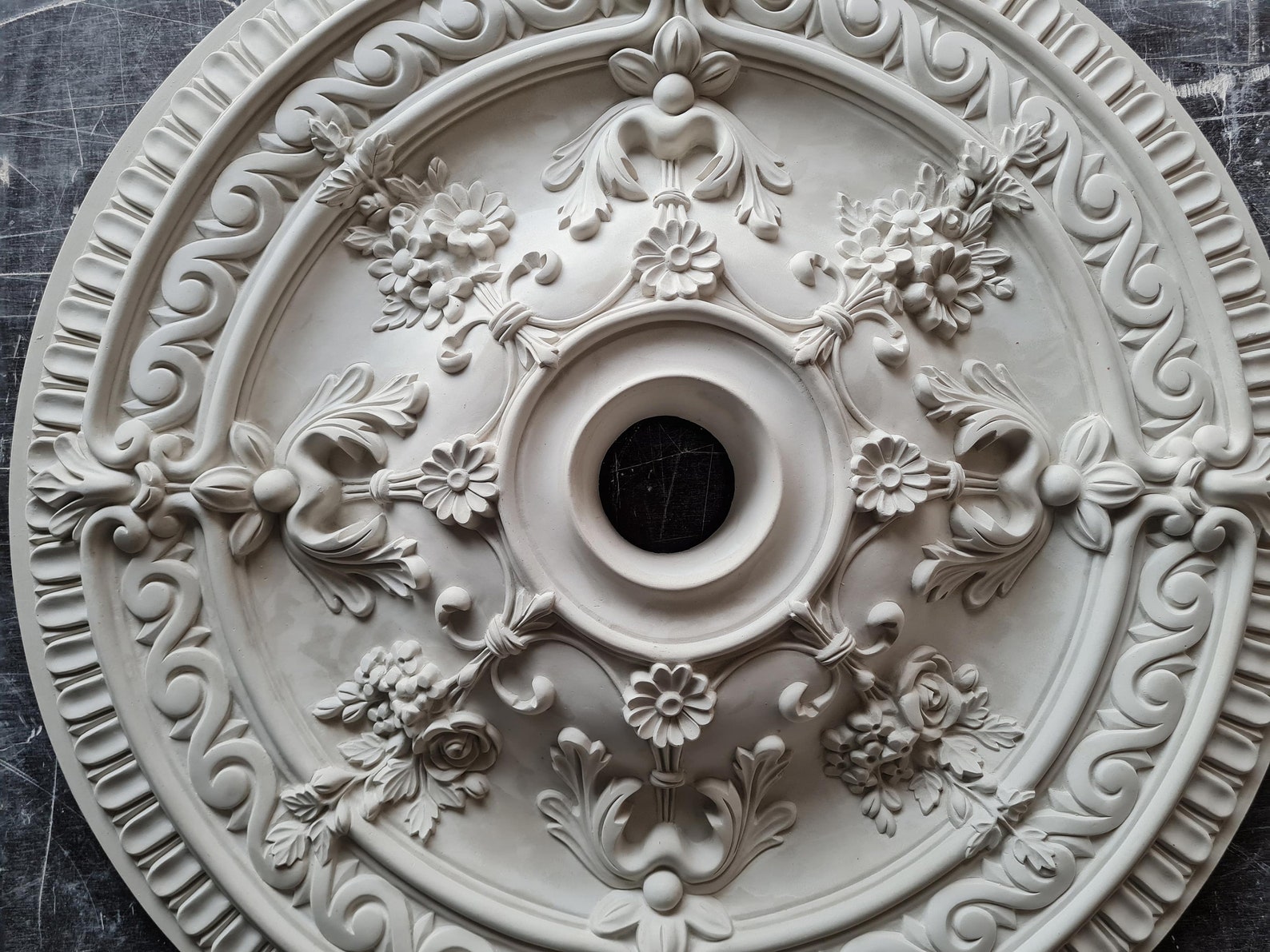 26" Vintage Plaster Ceiling Medallion With Elegant Carving Patterns ...