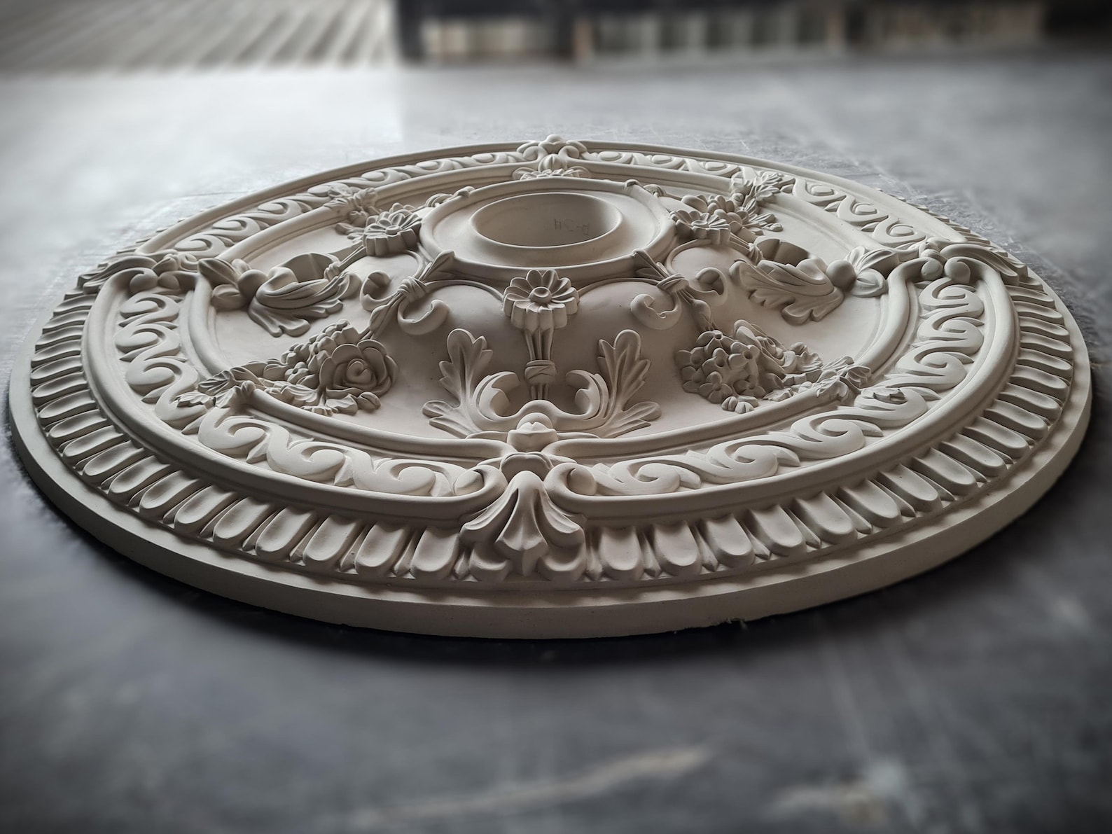 26" Vintage Plaster Ceiling Medallion With Elegant Carving Patterns ...