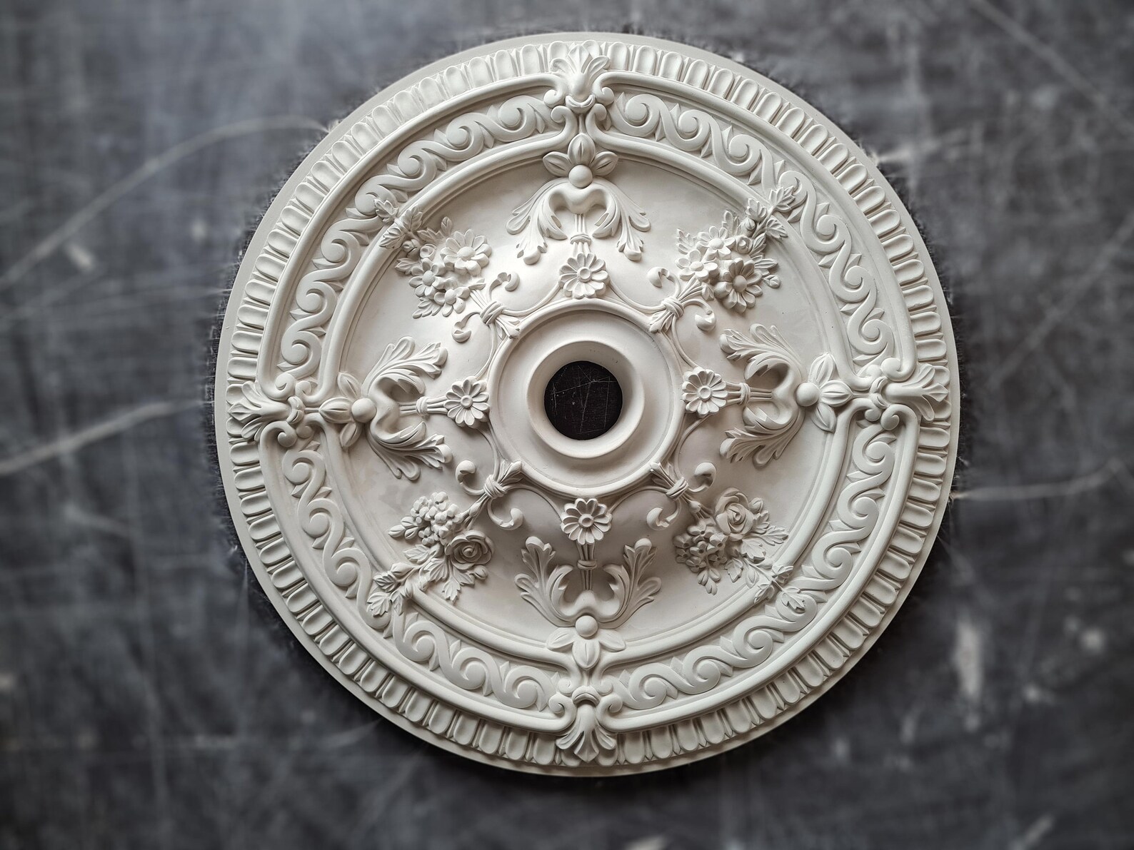 26" Vintage Plaster Ceiling Medallion With Elegant Carving Patterns ...