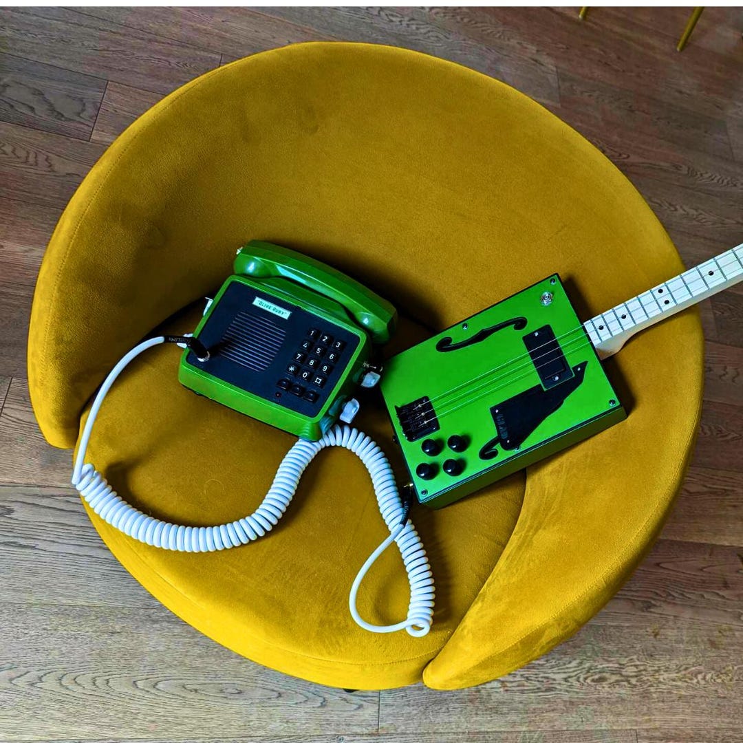 OLIVE RUBY TC Portable Guitar Amp With Built in Tremolo and Microphone ...