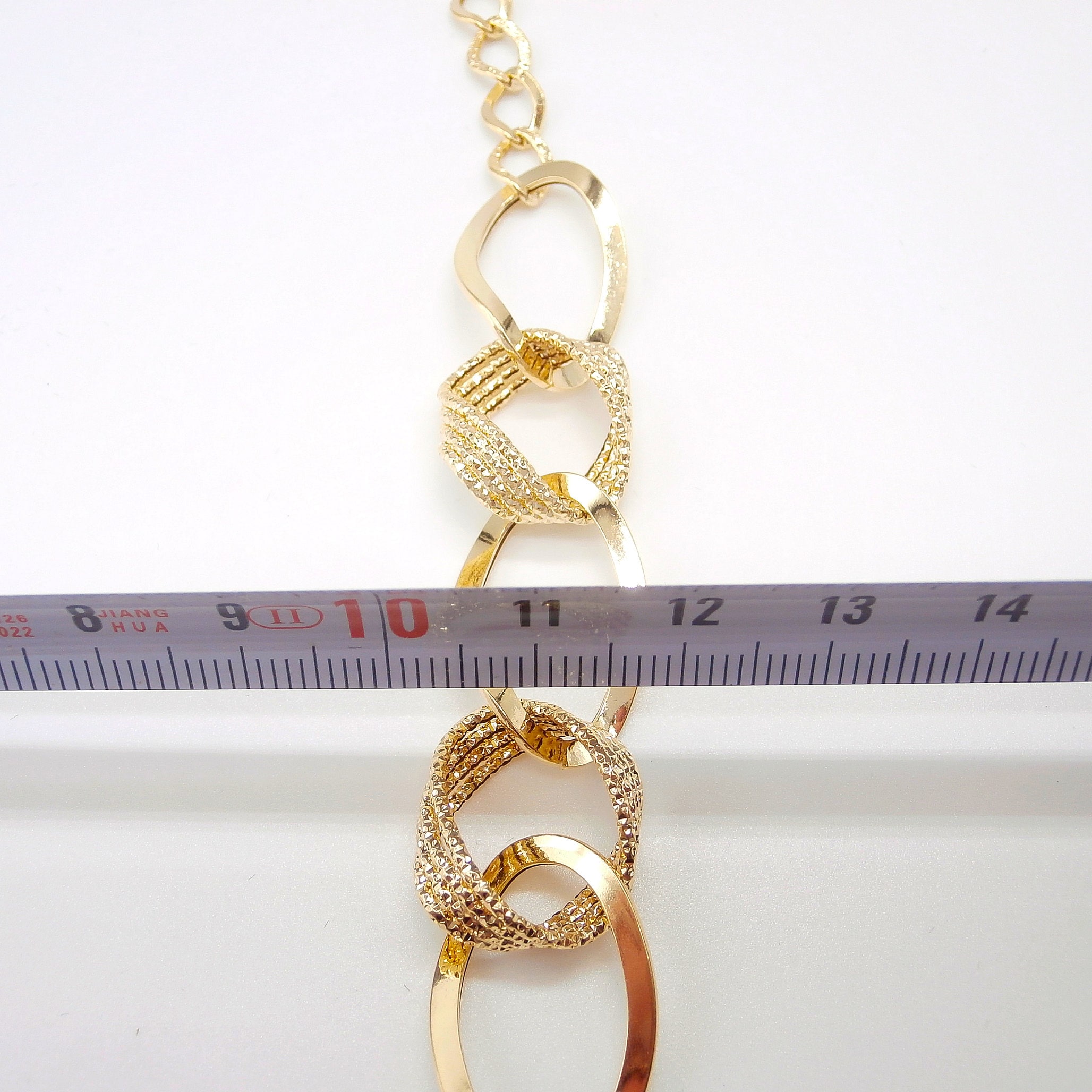 Gold Bracelet / 18k Yellow Gold Graduated Chain Bracelet With Polished ...