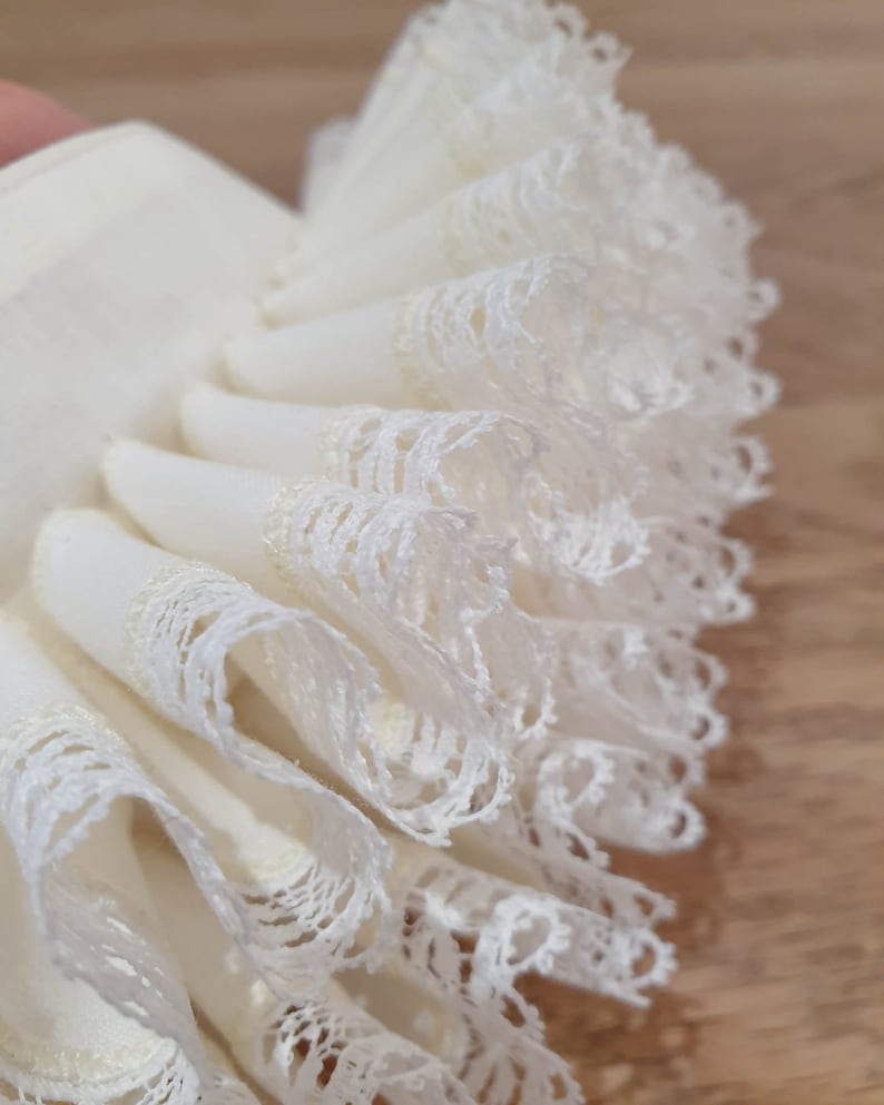 Elizabethan Tudor Neck Ruff in Pure Cotton With Lace Edging - Etsy